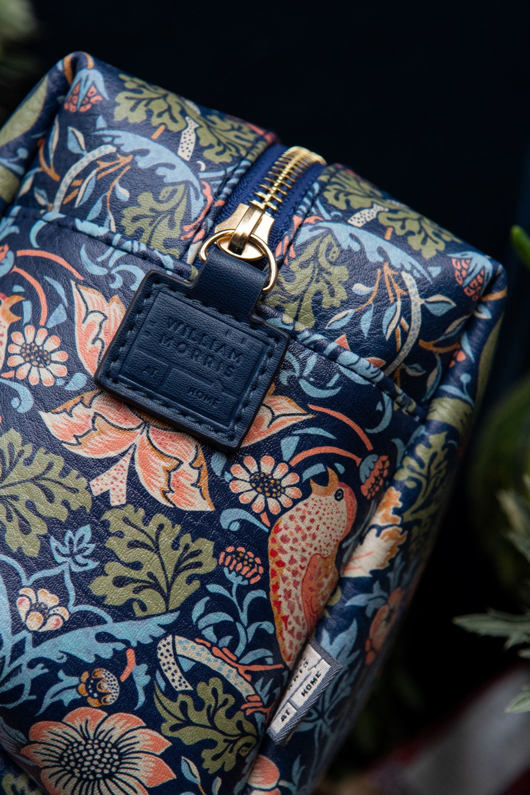 Cream Bergamot And Vetiver Tablier De Chef William Morris – Motif ...